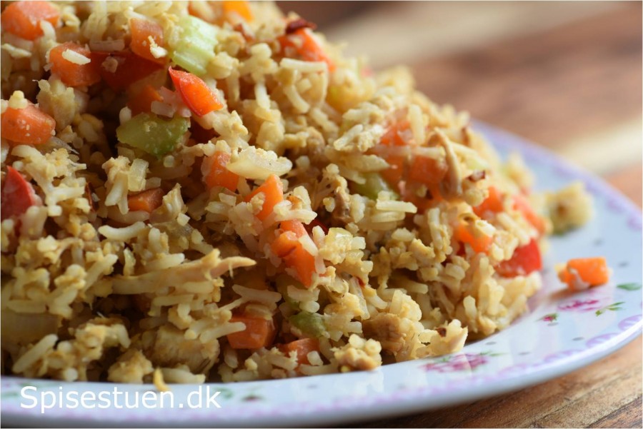 Stegte ris med æg og grøntsager